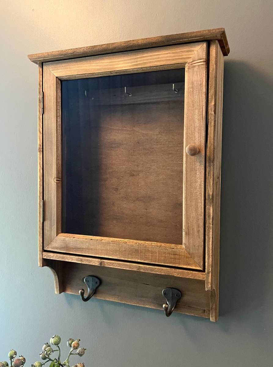 Nøkkelskap i tre med 2 ekstra knagger, Clayre & Eef. - Diversum